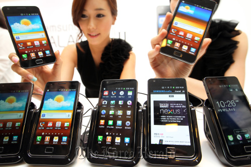 Samsung’s Galaxy S2 gains instant popularity - The Korea Herald