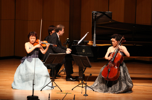 Chung sisters illuminate GMMF with strong presence - The Korea Herald