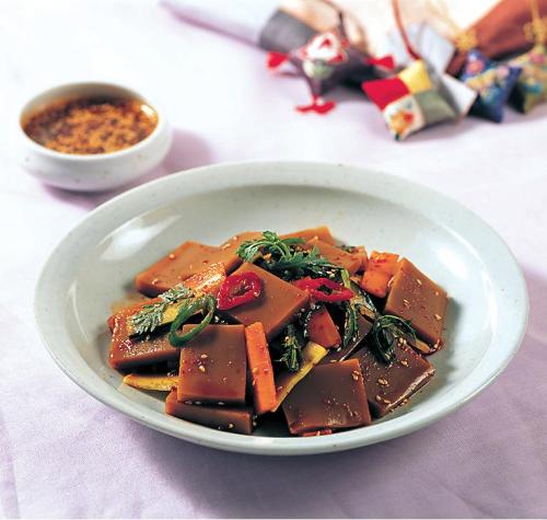 Dotorimuk muchim (Seasoned acorn starch jelly) - The Korea Herald