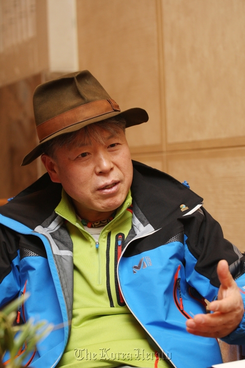 Mountaineer Um builds schools in the Himalayas - The Korea Herald