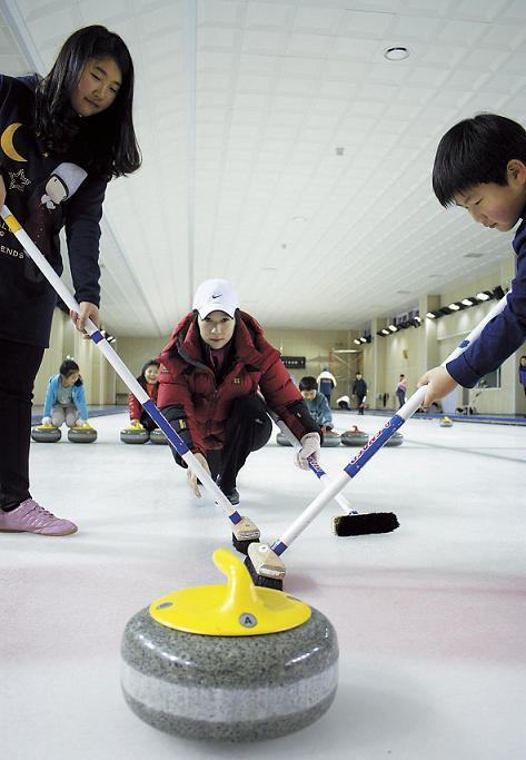 Stone cold curling - The Korea Herald