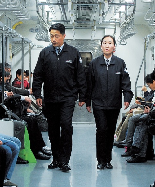 Guardians of the subway - The Korea Herald