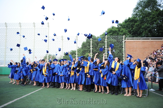 Graduation ceremony for Korea International School - The Korea Herald
