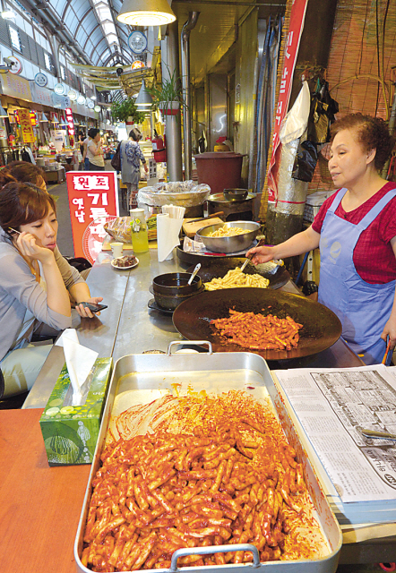 Buffet-style cafe puts Tongin Market on the map - The Korea Herald