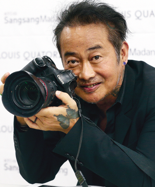 Photographer paints pictures with camera - The Korea Herald