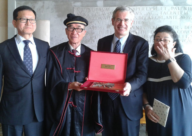 Poet Ko appointed honorary fellow at Italian university - The Korea Herald