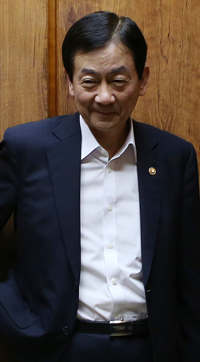 [Newsmaker] Chin’s ups & downs as Park’s key ally - The Korea Herald