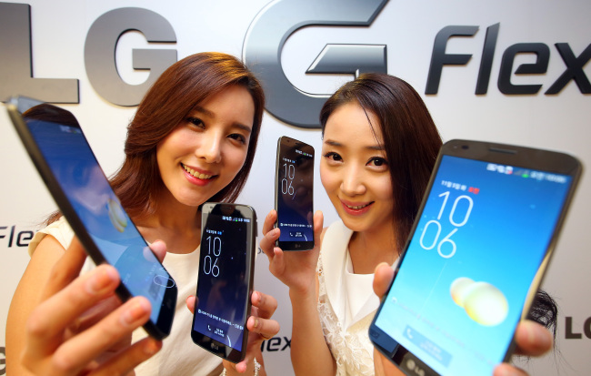 LG aims to lead flexible device market with G Flex - The Korea Herald