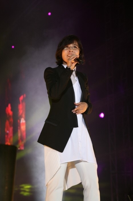 Veteran singer Lee Sun-hee to make a return next month - The Korea Herald