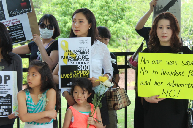 Korean-Americans blast Park for failed Sewol rescue operation - The ...