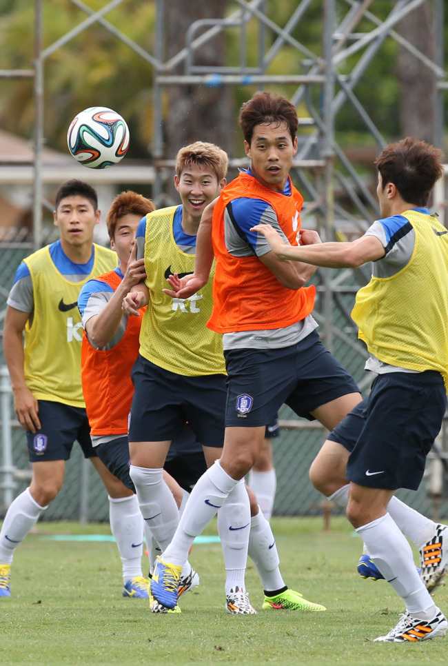 Hwang shows his versatility - The Korea Herald