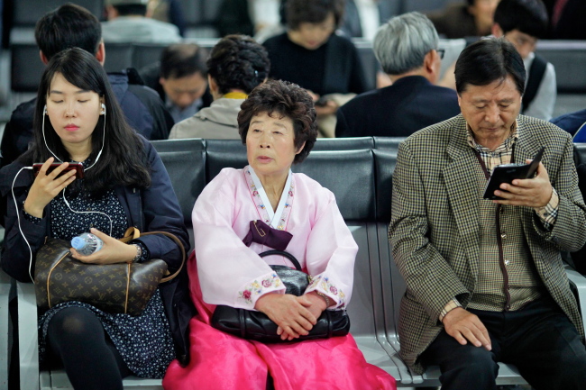DBUK holds first exhibition - The Korea Herald