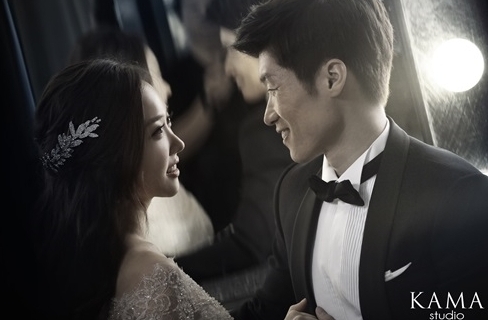 Park Ji-sung wedding photos released - The Korea Herald