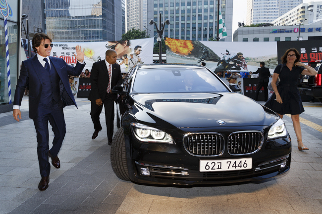 [Photo News] BMW offers ride support to visiting Tom Cruise - The Korea ...