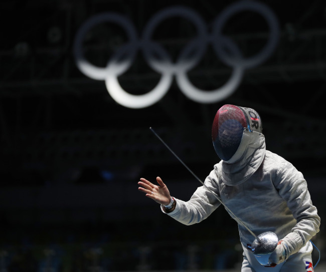 Defending Olympic fencing champ upset in 3rd round - The Korea Herald