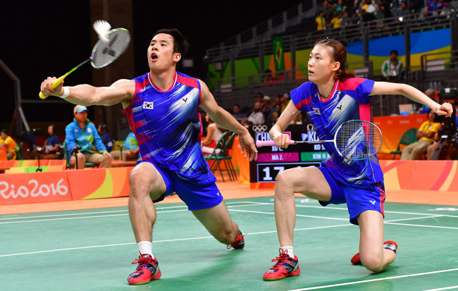 Korean badminton duo eliminated in mixed doubles quarters - The Korea ...