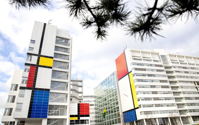 Dutch city unveils ‘largest ever Mondrian painting’ - The Korea Herald