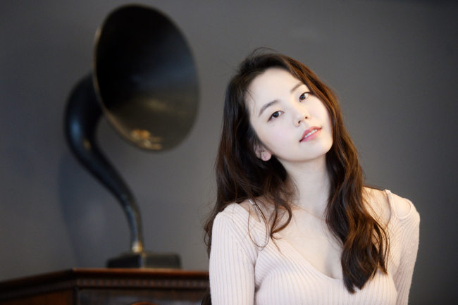 [Herald Interview] Ahn So-hee observes, listens and empathizes - The ...