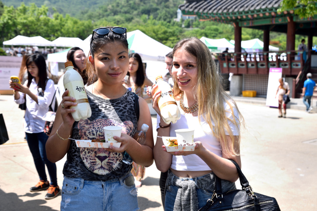Seoul springs to life with festivals - The Korea Herald