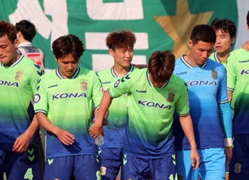 Asian club football champs looking to regain control of domestic league ...