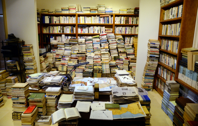 [Photo News] Poet Ko Un’s library reproduced, revealed to public - The ...