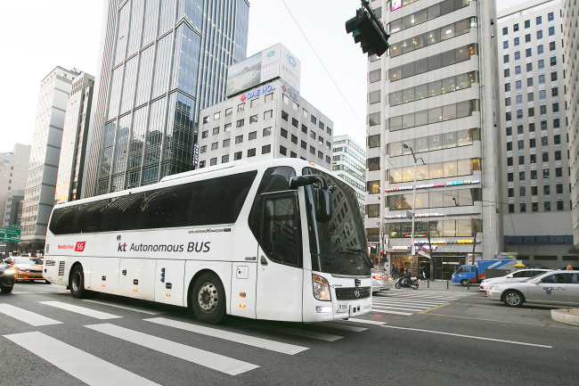 KT acquires first large self-driving bus permit - The Korea Herald