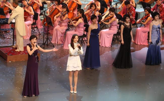 Singer Seohyun sings about unification with North Korean art troupe ...