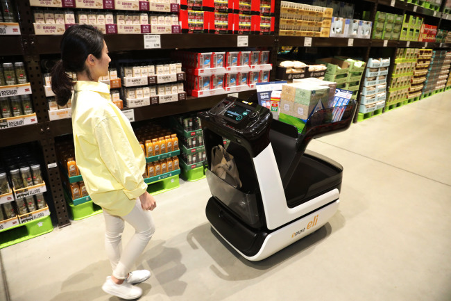 E-mart unveils autonomous shopping cart Eli for test run - The Korea Herald