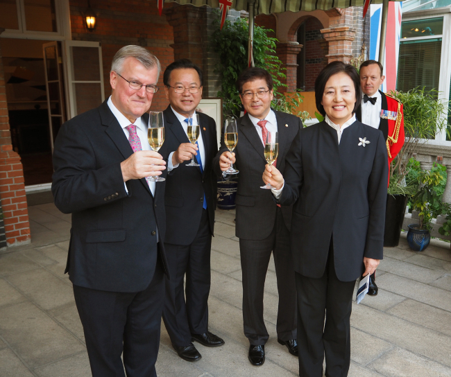 UK Embassy celebrates Queen’s birthday, royal wedding - The Korea Herald