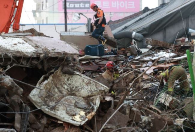 One injured in building collapse in Yongsan - The Korea Herald