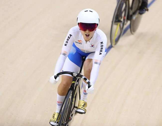 S. Korean cyclist Lee Hye-jin wins silver in women's keirin - The Korea ...