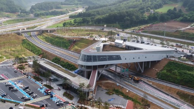 Expressway rest stops to provide drive-through, mobile preorder ...