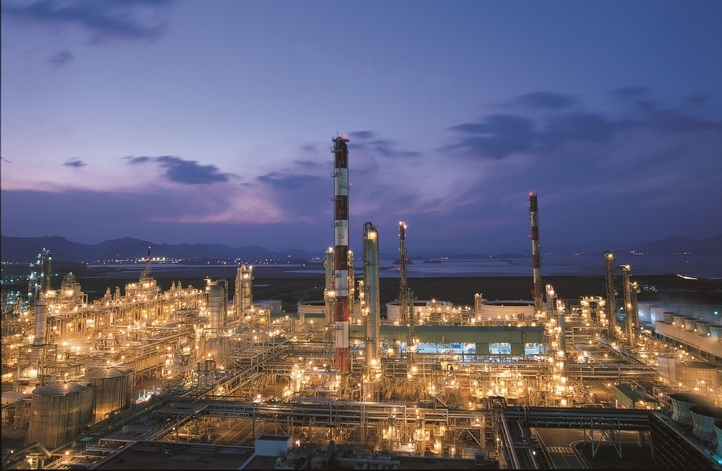 Lotte Chemical to merge with Lotte Advanced Materials - THE INVESTOR