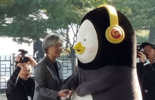 Cartoon penguin with attitude charms Korea - The Korea Herald