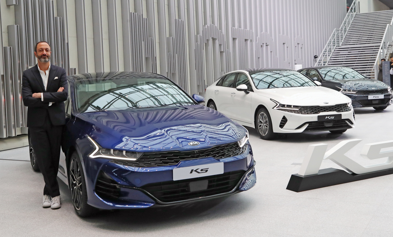 Kia unveils all-new K5 with interactive tech, bold design - The Korea ...