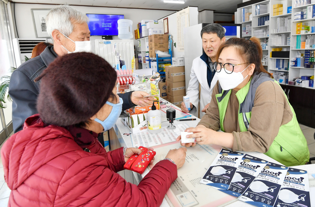 Helping hand to relieve overloaded pharmacies distributing masks - The ...