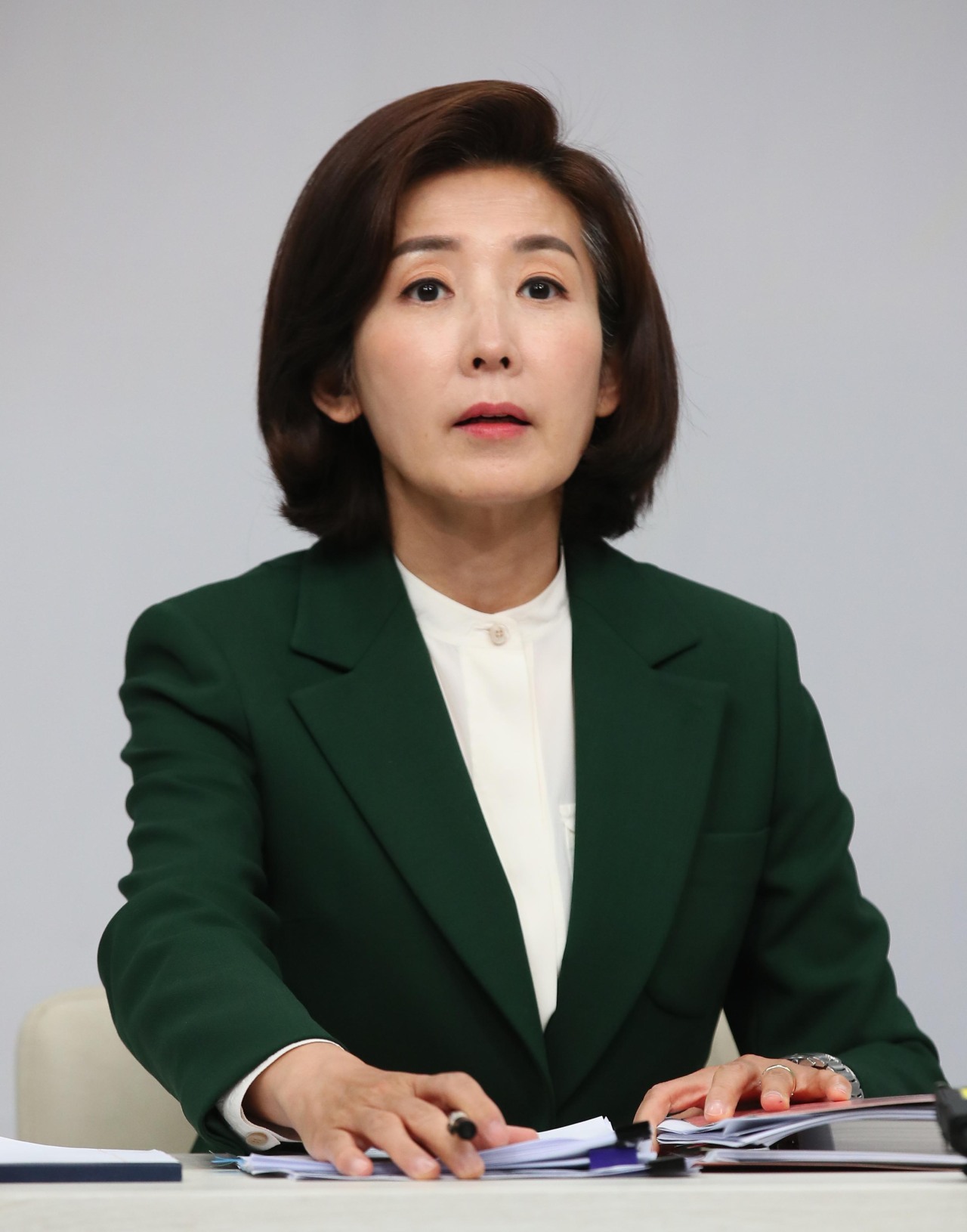 Former opposition chief Na loses to political novice - The Korea Herald