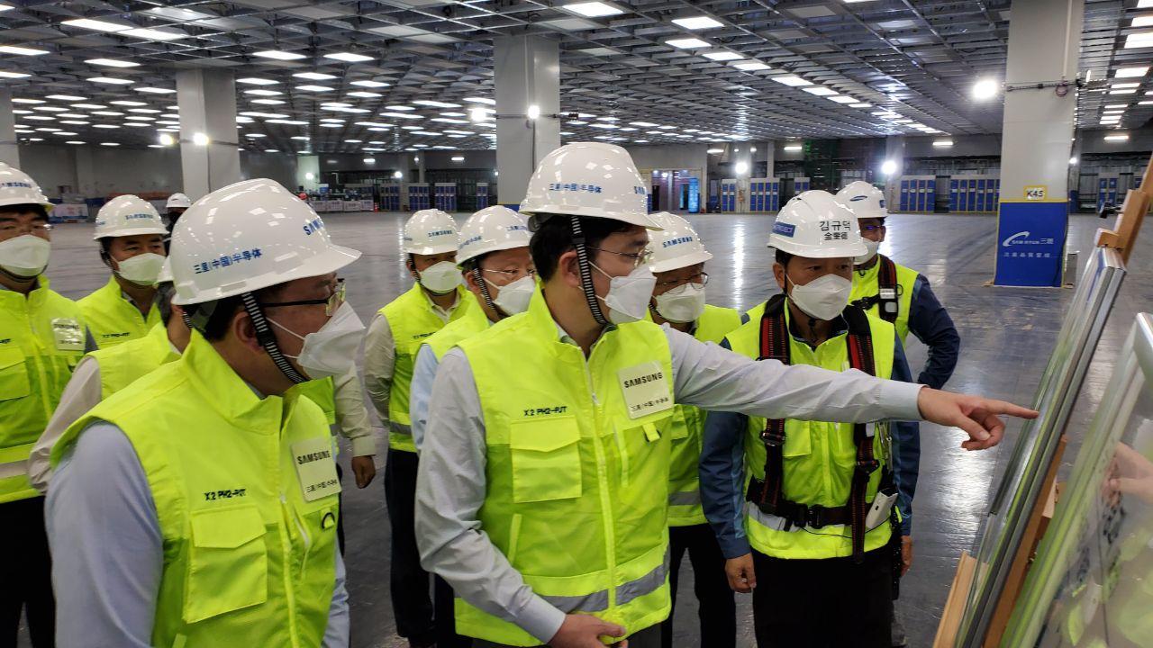 Samsung sends additional 300 engineers to Xian memory plant - The Korea ...