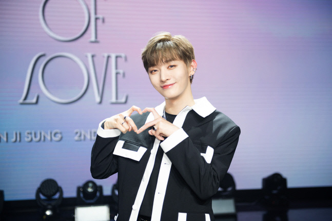 Former Wanna One leader Yoon Jisung set to sing, act - The Korea Herald