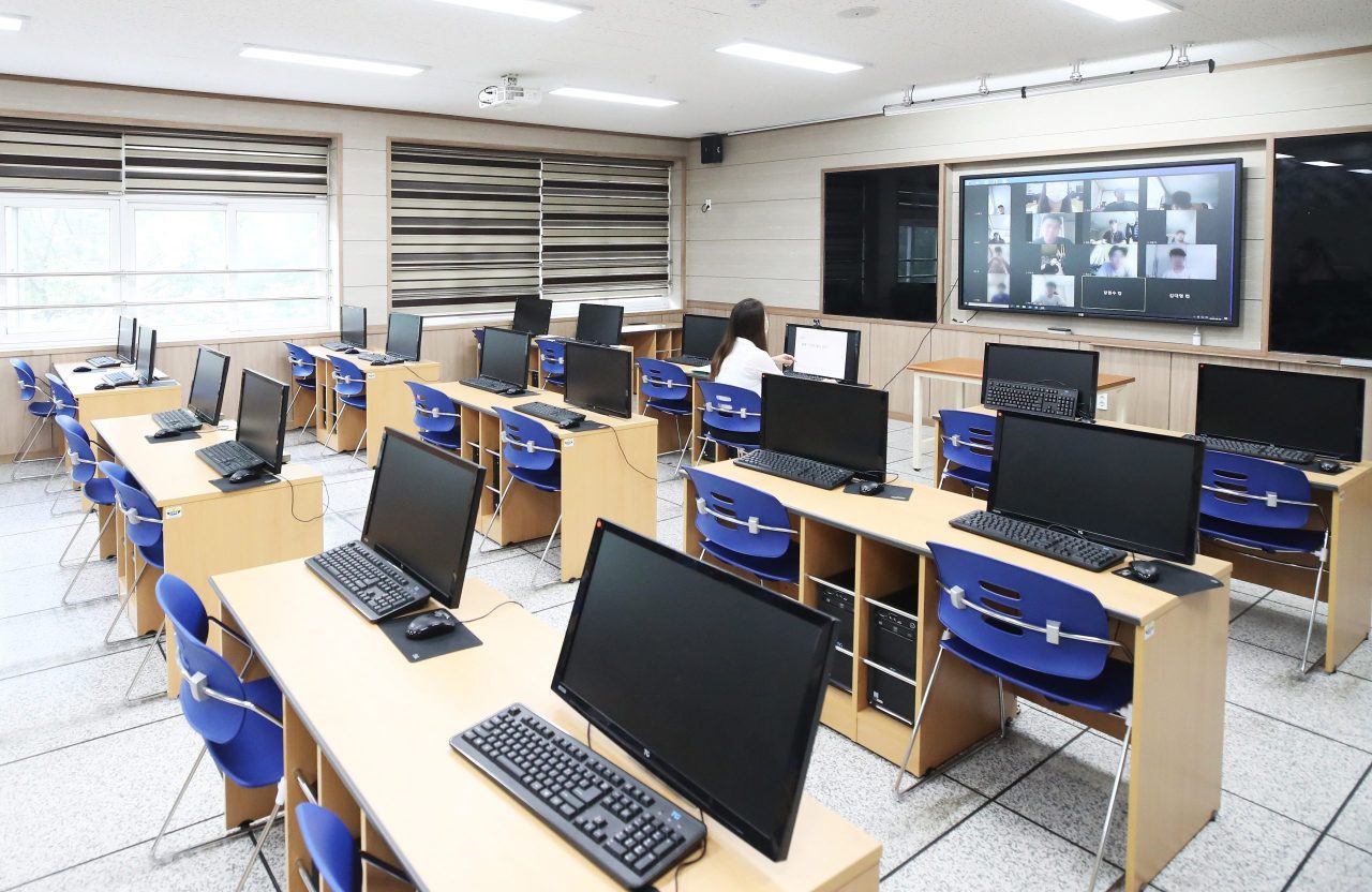 PC shipments in S. Korea soar to 10-year high in Q1: report - The Korea ...