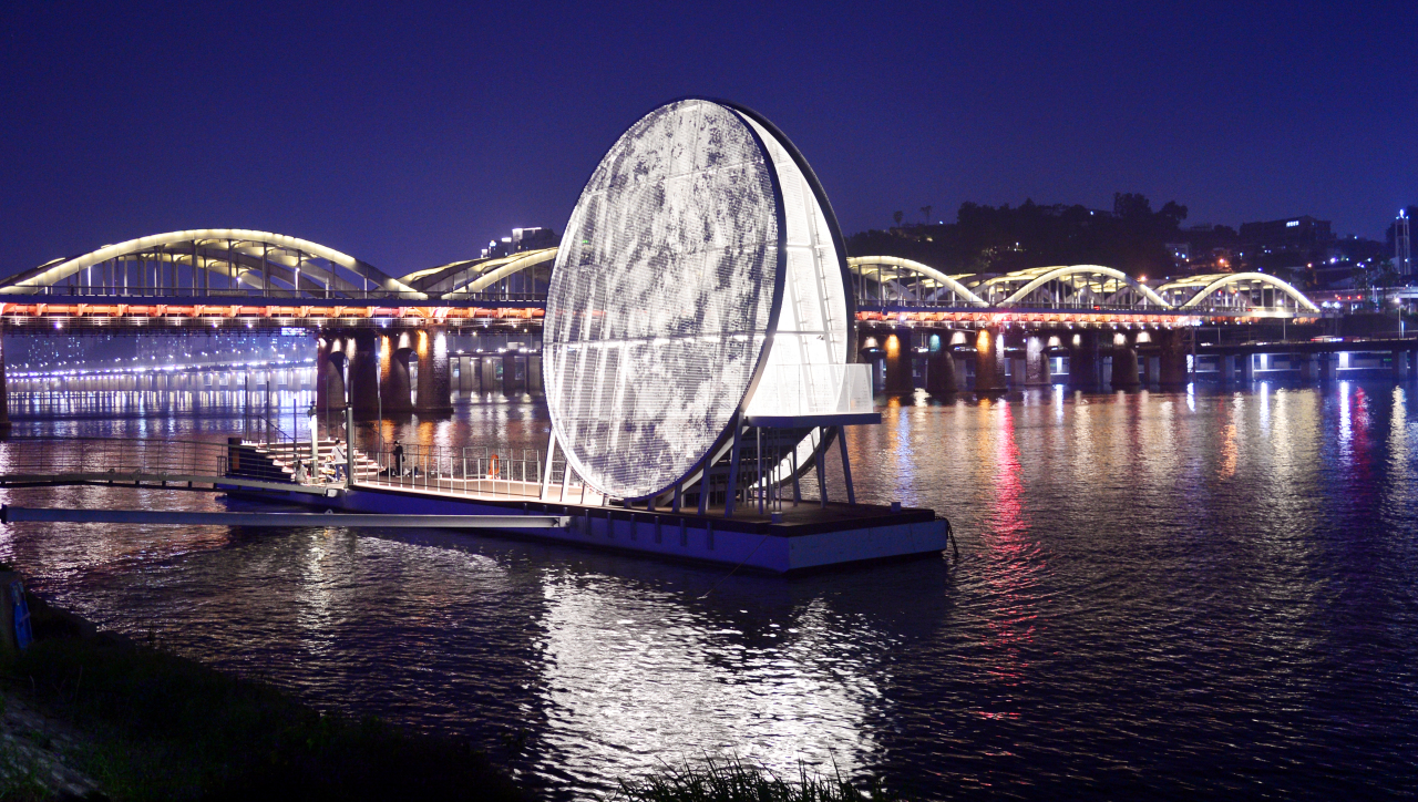 [Eye Plus] Nights shine bright on Seoul’s Nodeulseom - The Korea Herald