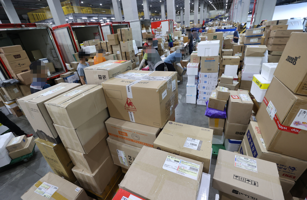 Parcel shipments rise 27% in Seoul last year due to COVID-19 - The ...