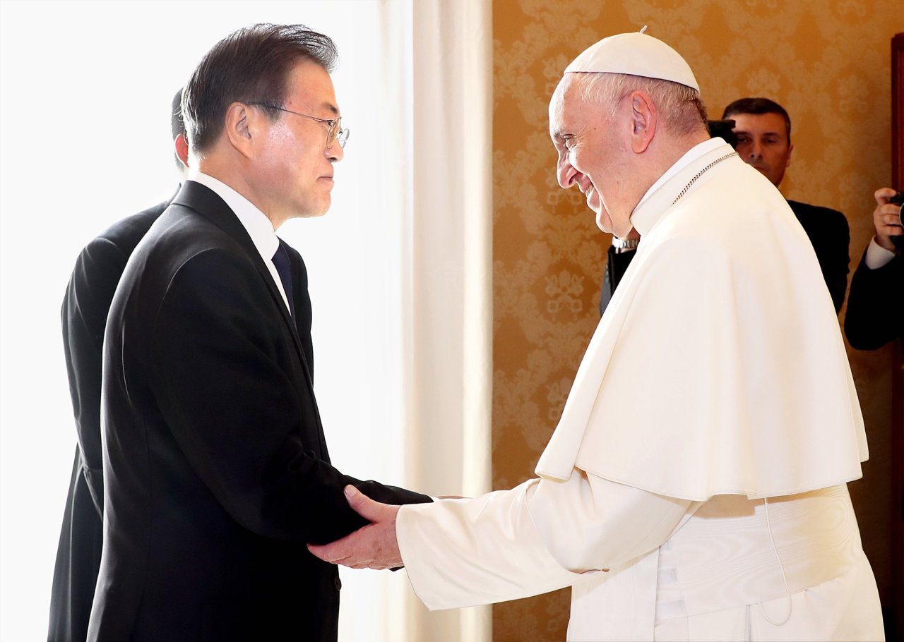 Moon to meet with Pope Francis on European tour - The Korea Herald