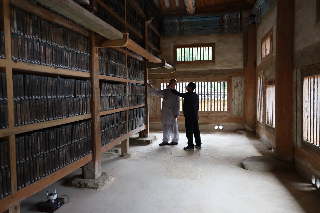 [Visual History of Korea] Wooden block printing perfection of Tripitaka ...