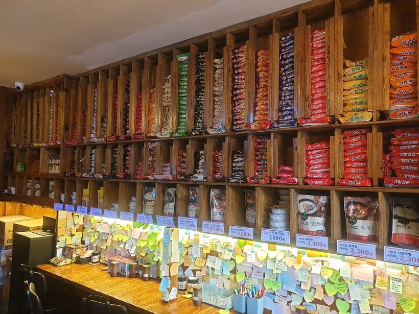 Ramen noodles store store