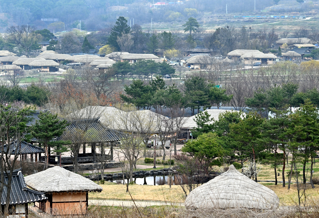 [EYE PLUS] A stroll through Oeam Folk Village - The Korea Herald