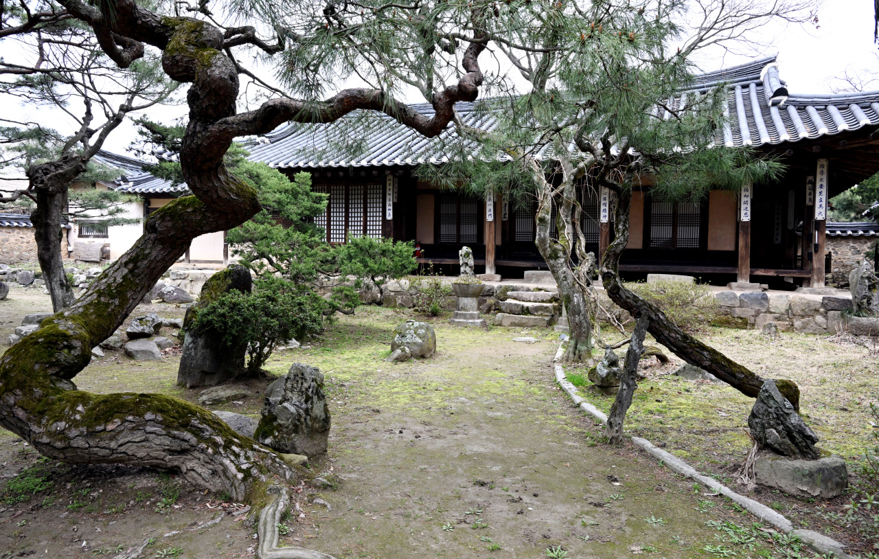 [EYE PLUS] A stroll through Oeam Folk Village - The Korea Herald