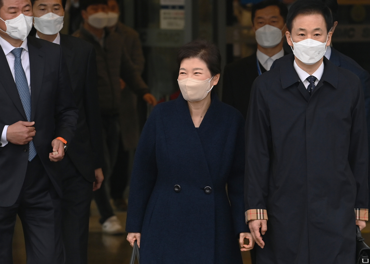 Ex-President Park endorses key aide for Daegu mayor - The Korea Herald