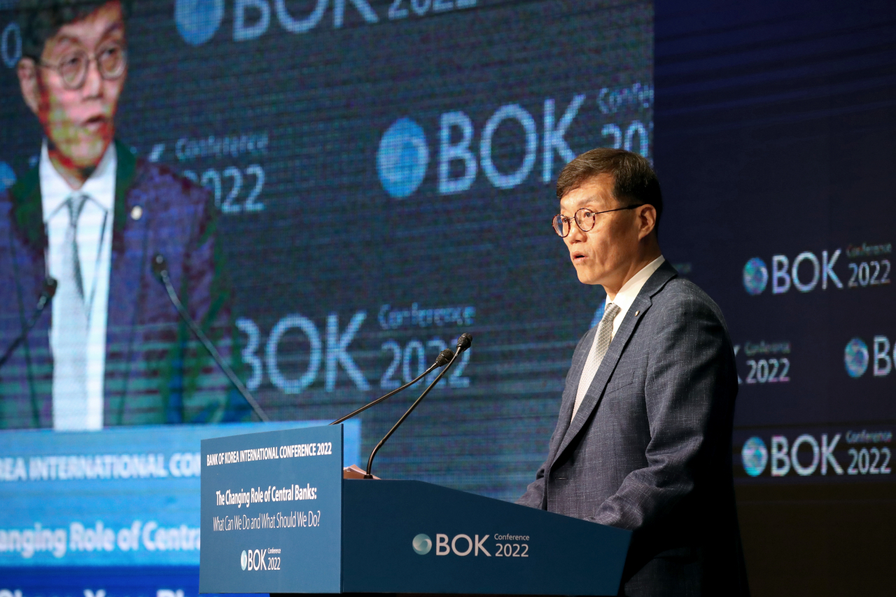 BOK chief emphasizes timely action to tame inflation, hints at more ...