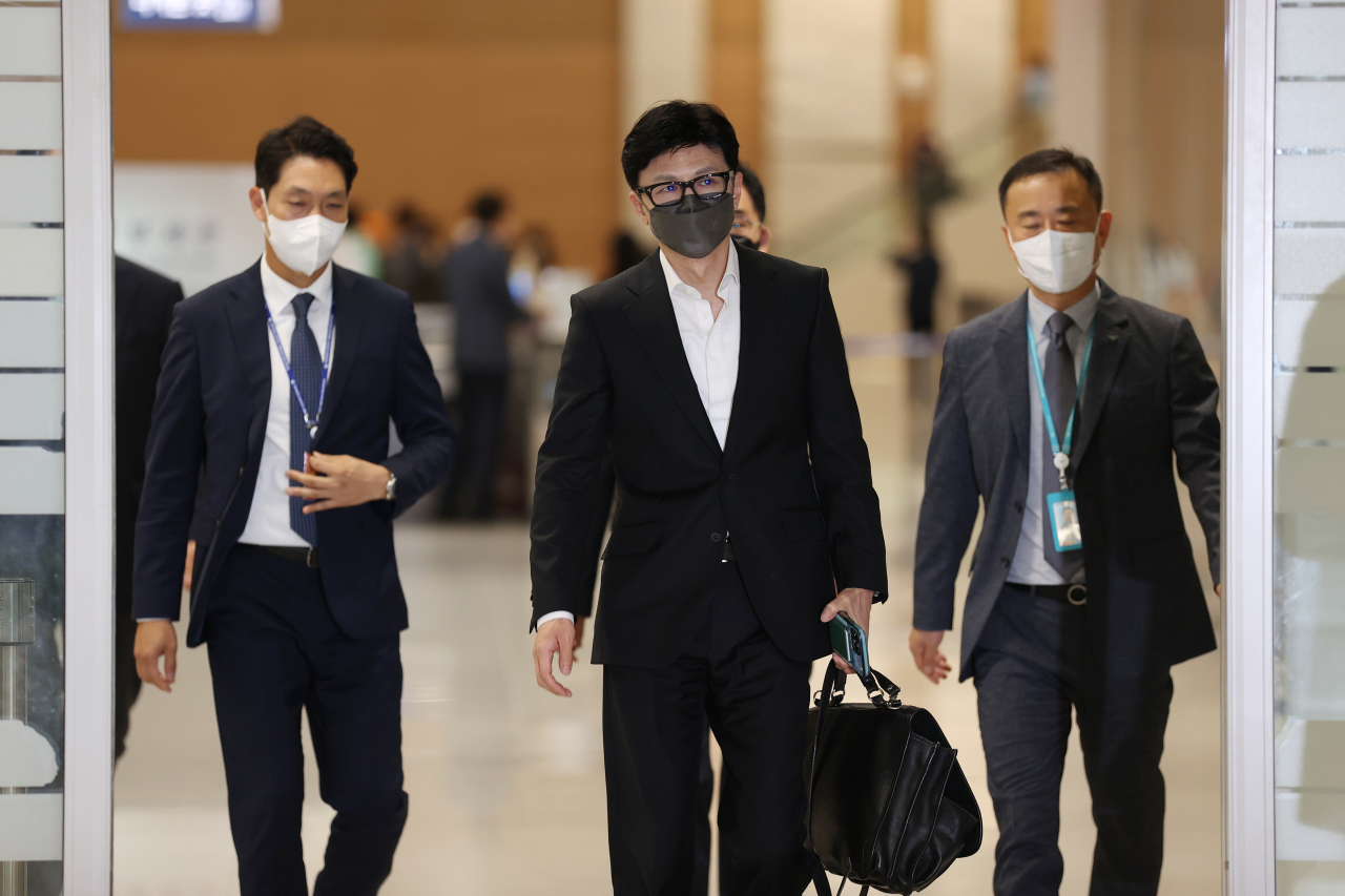 Justice Minister Han tests positive for COVID-19 following trip to US ...